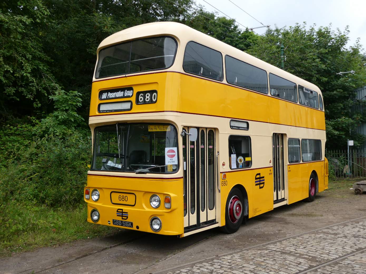 Solve 1972 Leyland Atlantean PDR2/1 jigsaw puzzle online with 35 pieces