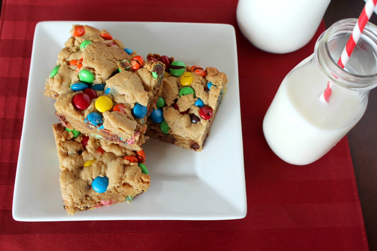 Solve M&M Peanut Butter Bars jigsaw puzzle online with 425 pieces