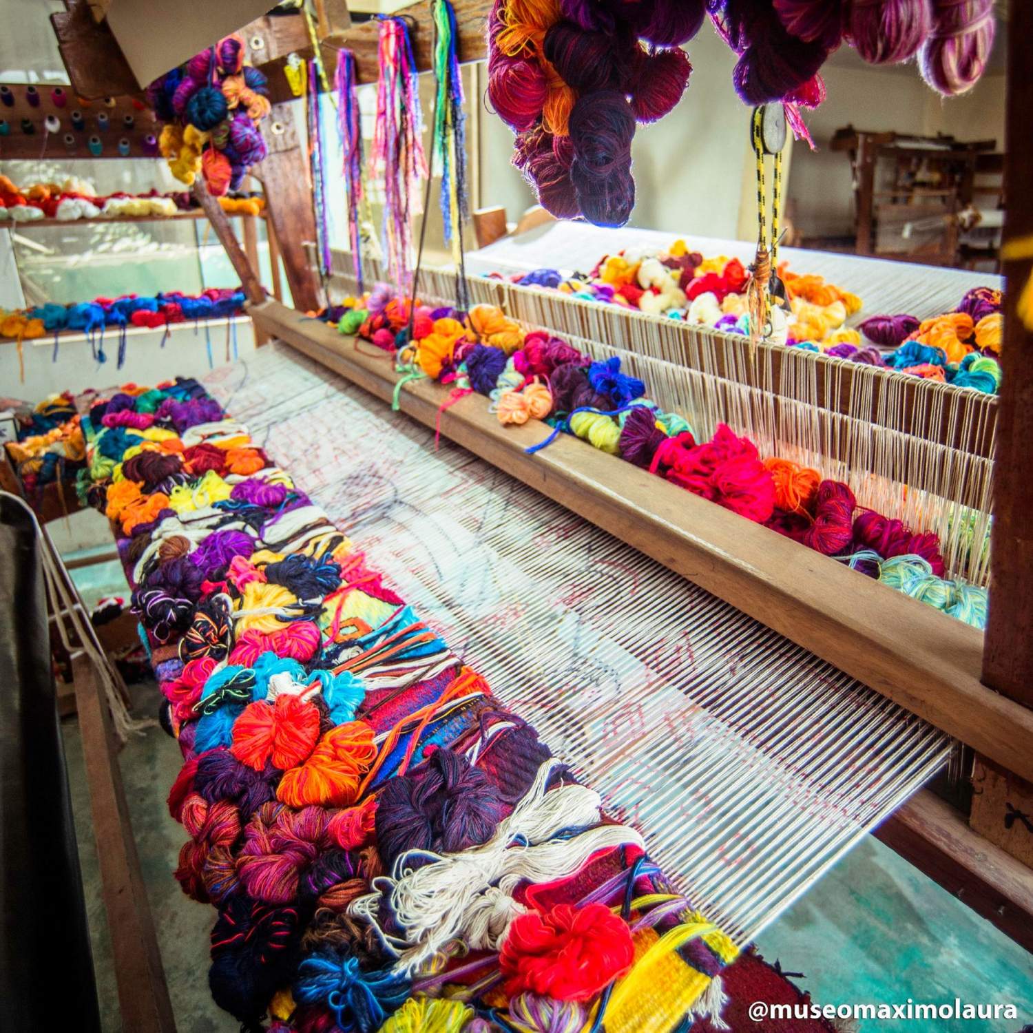 Solve Weaving on a floor loom jigsaw puzzle online with 400 pieces