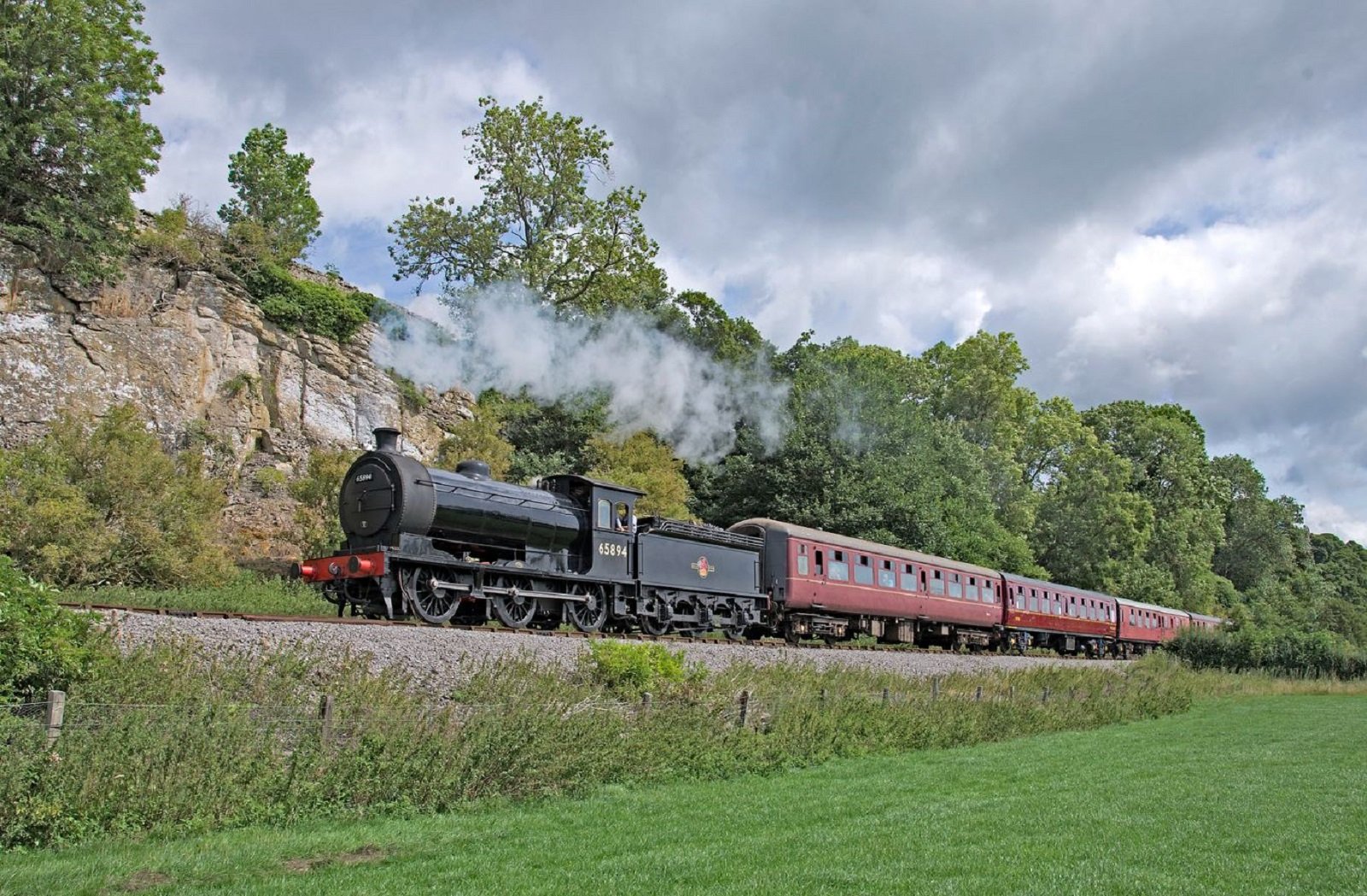 Solve LNER Class J27 0-6-0 65894. jigsaw puzzle online with 54 pieces