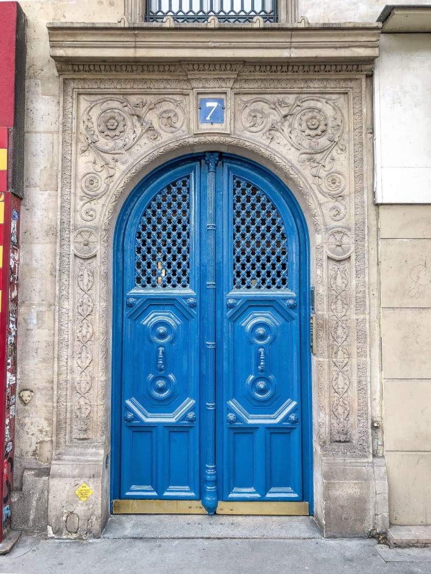 Solve BEAUTIFUL DOOR jigsaw puzzle online with 63 pieces