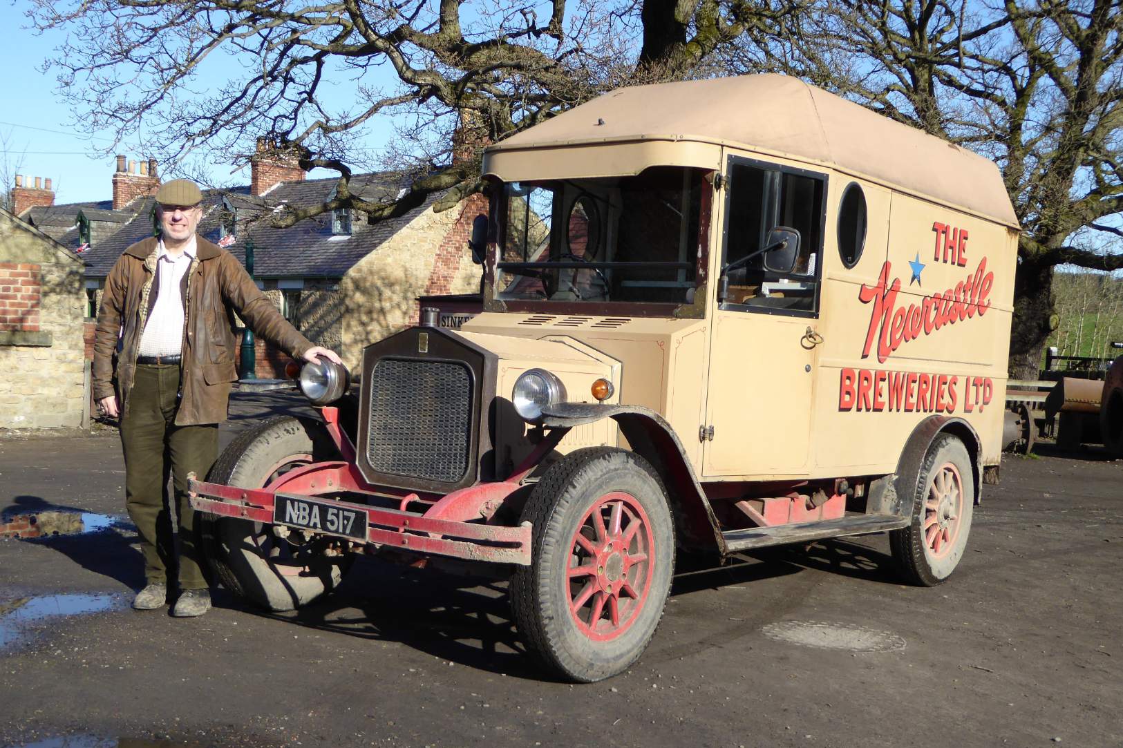 Solve 1990 Ford Model-T Replica jigsaw puzzle online with 117 pieces