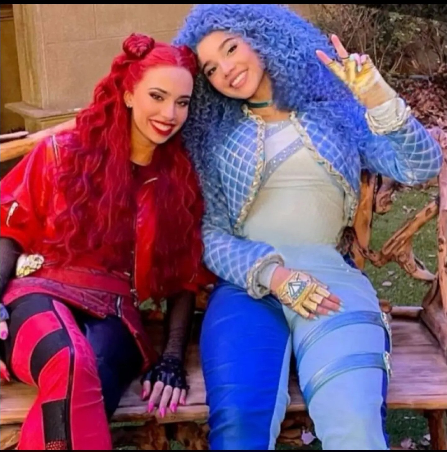 Solve Descendants-The-Rise-of-Red jigsaw puzzle online with 144 pieces