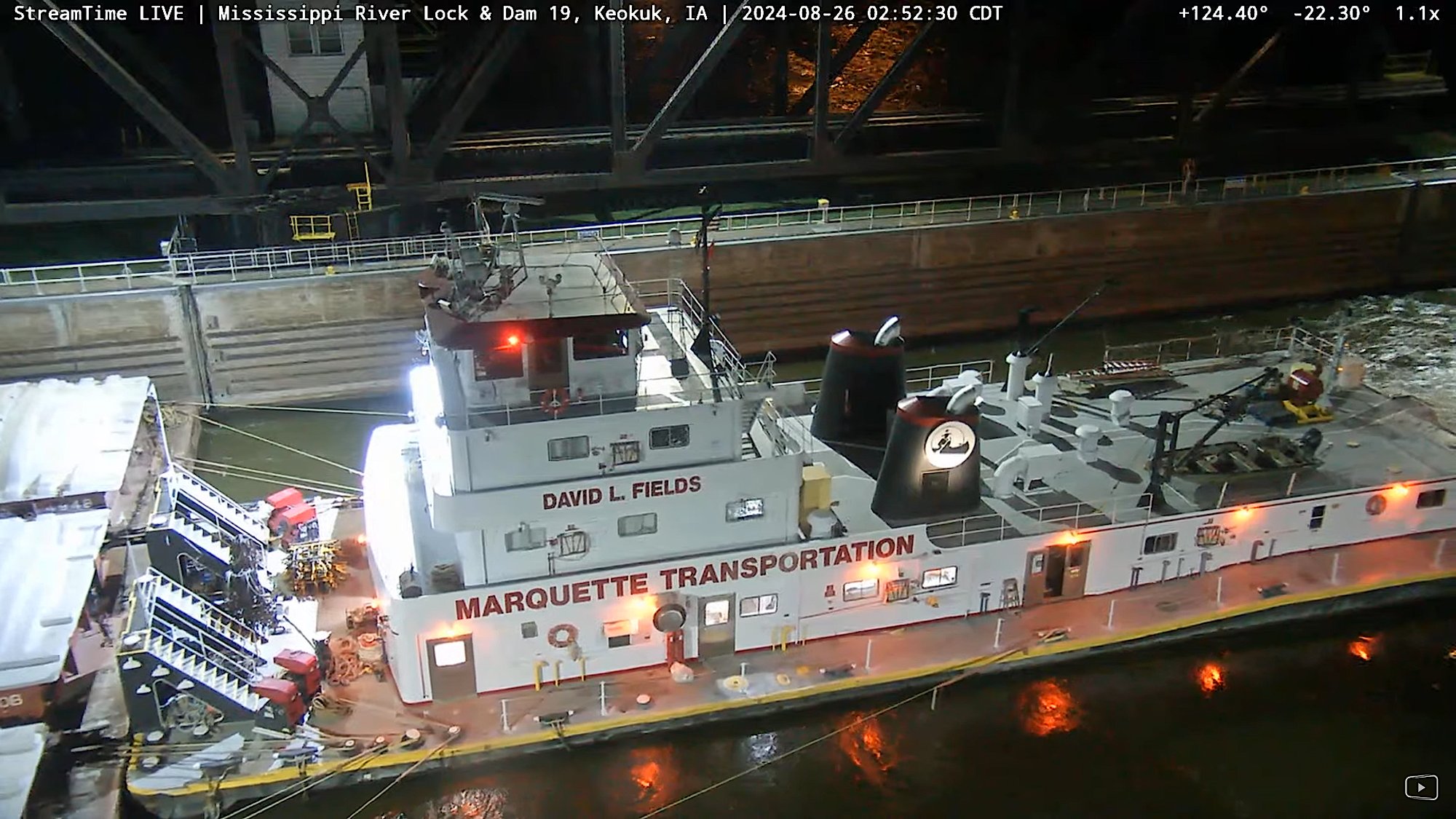 Solve Lock 19, towboat David L. Fields jigsaw puzzle online with 66 pieces