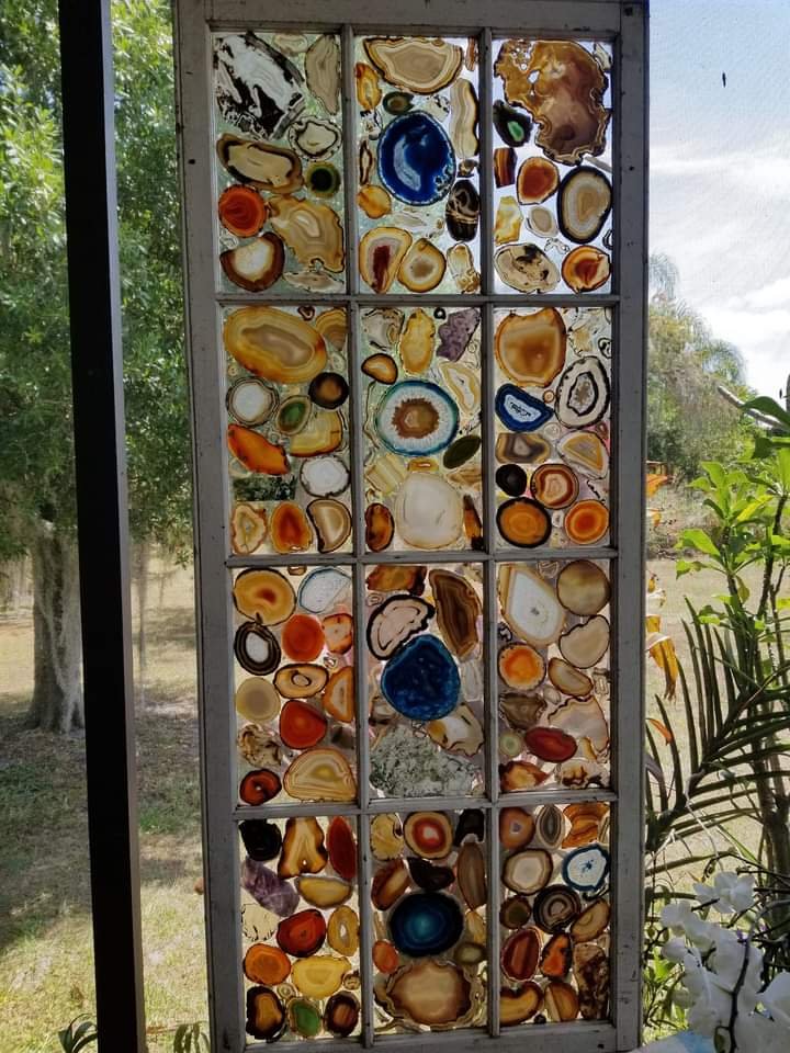 Solve Agate window jigsaw puzzle online with 35 pieces