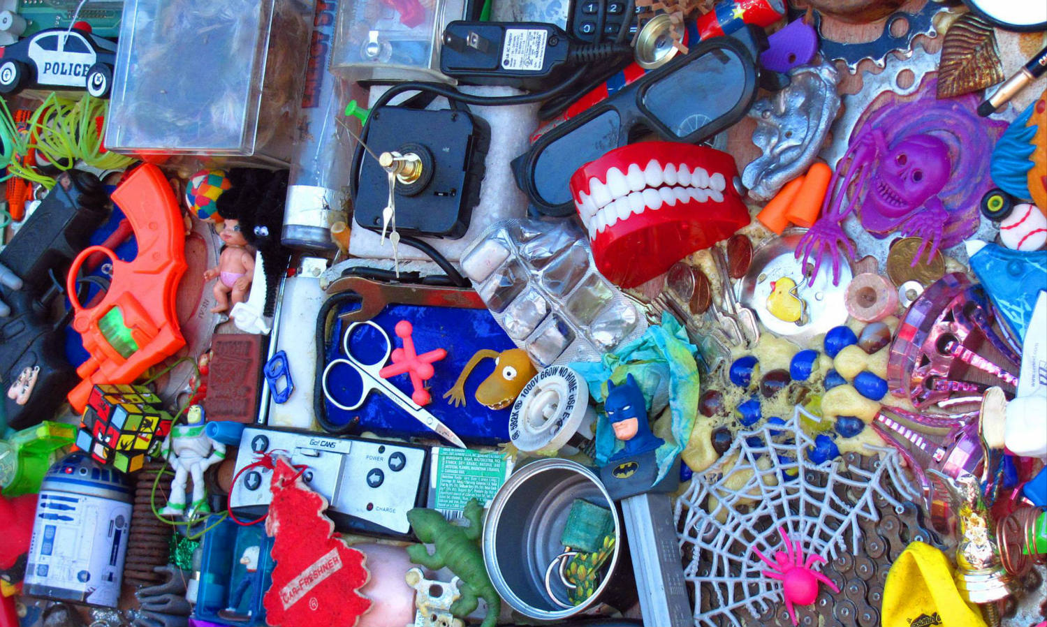 Solve Junk drawer jigsaw puzzle online with 135 pieces