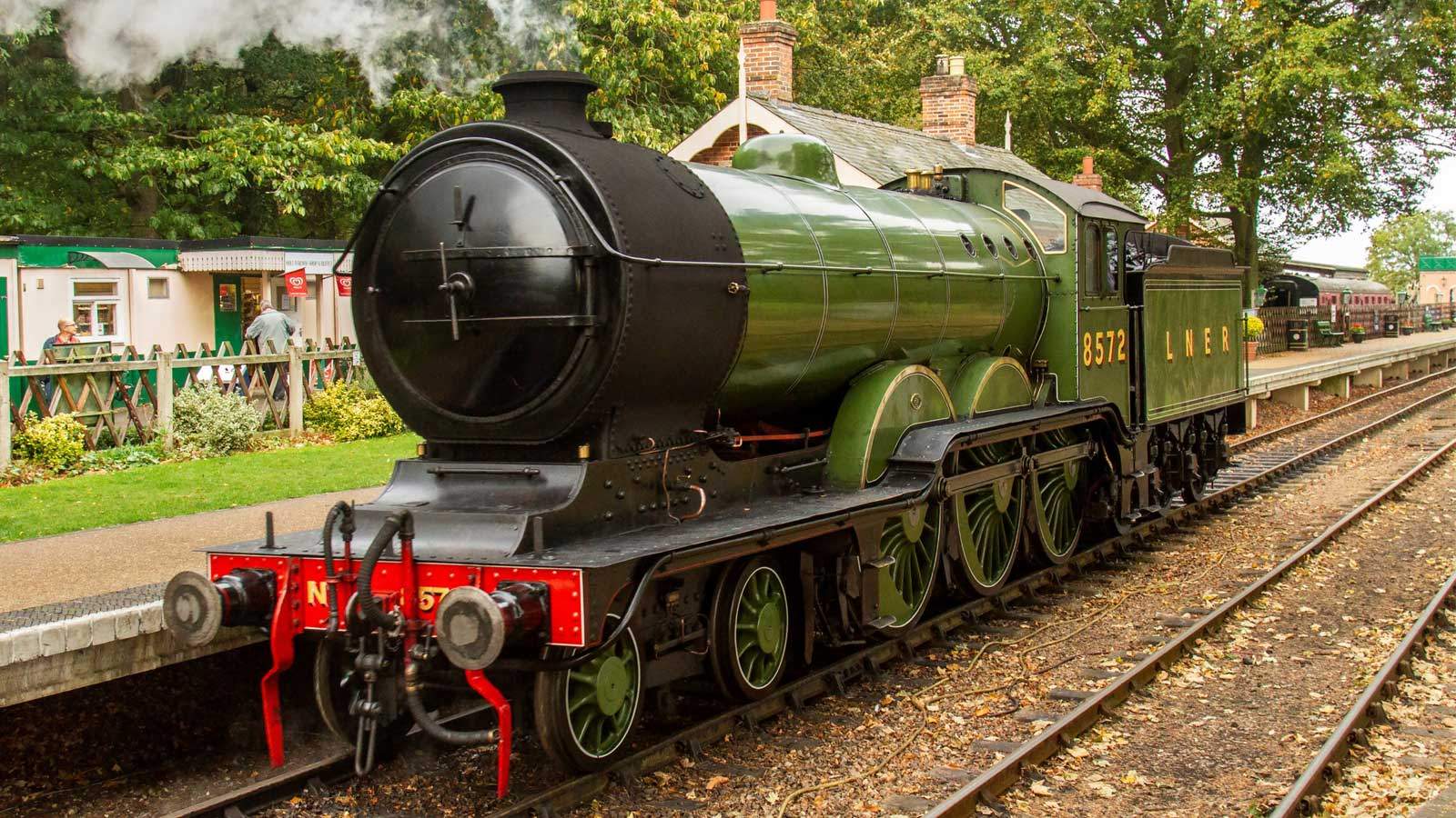 Solve LNER Class B12 4-6-0 8572. jigsaw puzzle online with 112 pieces