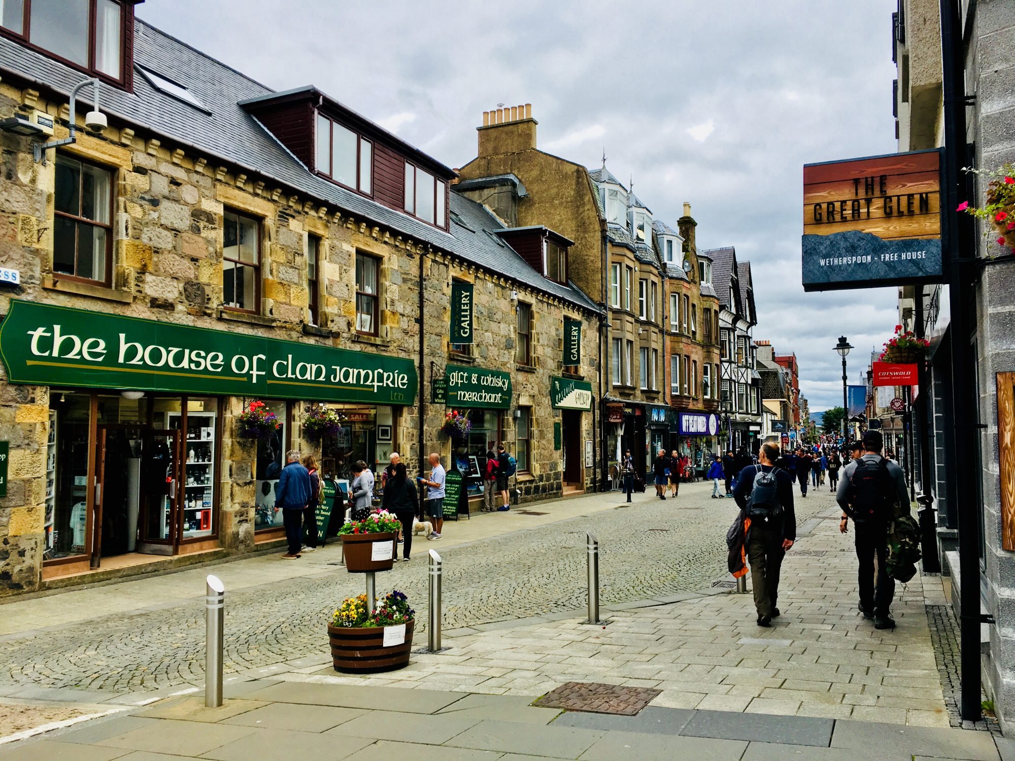 Solve High Street, Fort William, Scotland, UK jigsaw puzzle online with ...