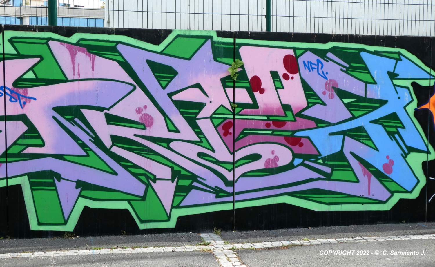 Solve STREET GRAFFITI - TAGS jigsaw puzzle online with 96 pieces