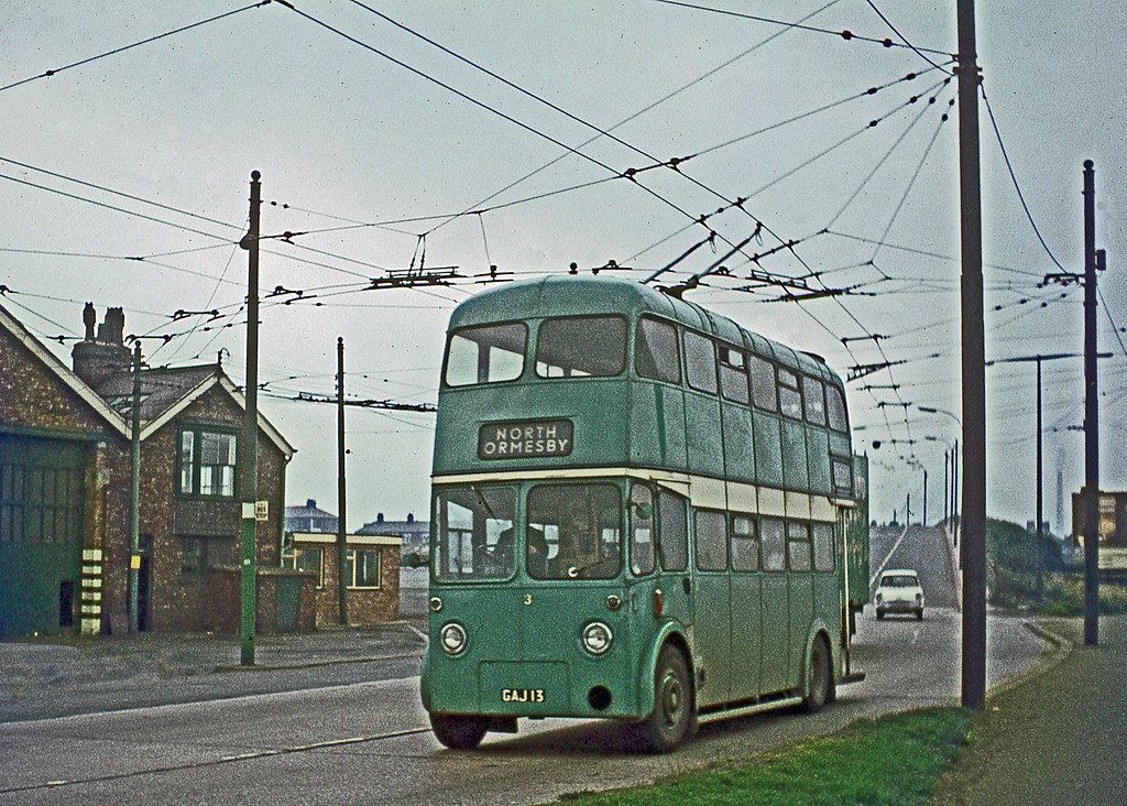 Solve Teeside Trolley Bus jigsaw puzzle online with 70 pieces