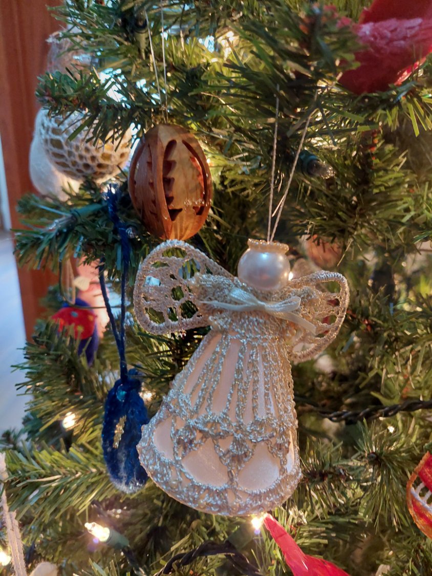 Solve Angel jigsaw puzzle online with 12 pieces