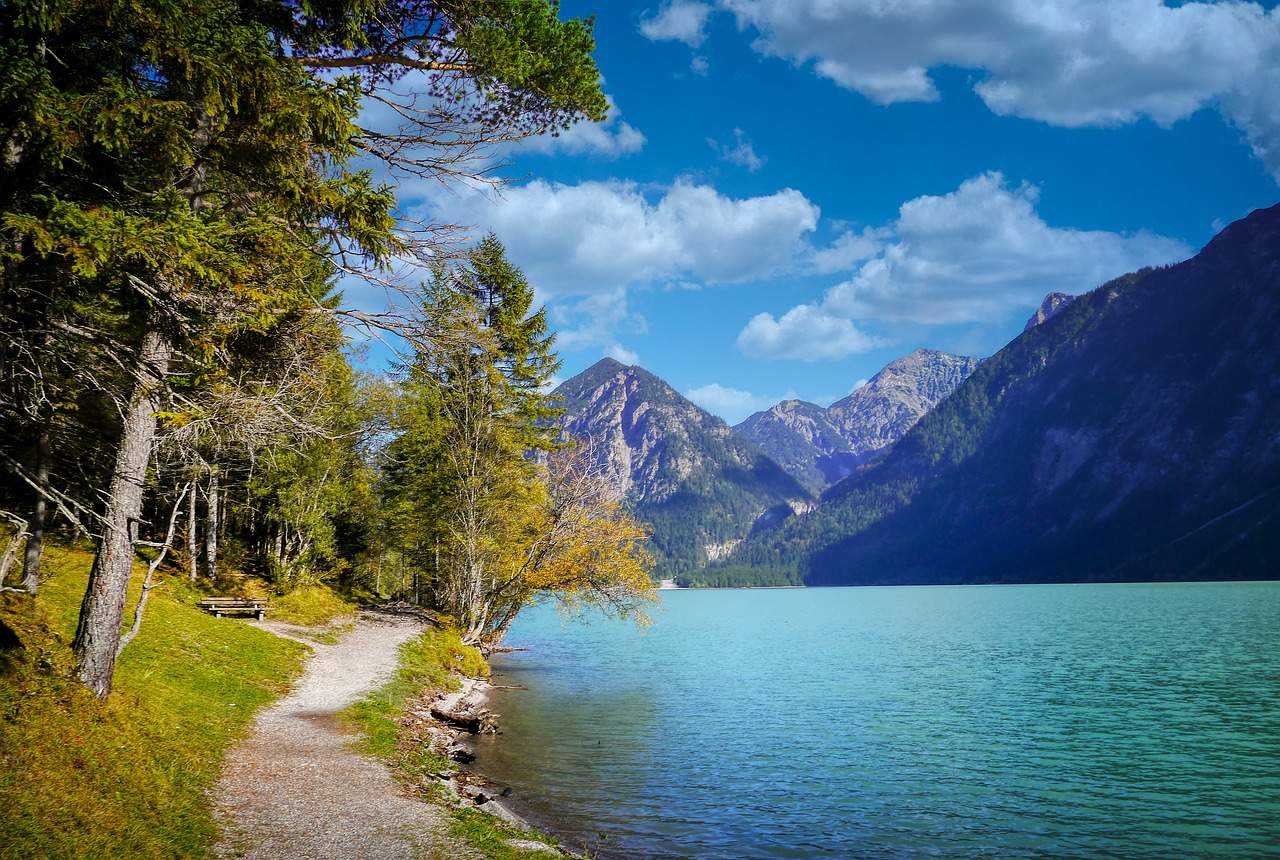 Solve Austria jigsaw puzzle online with 294 pieces