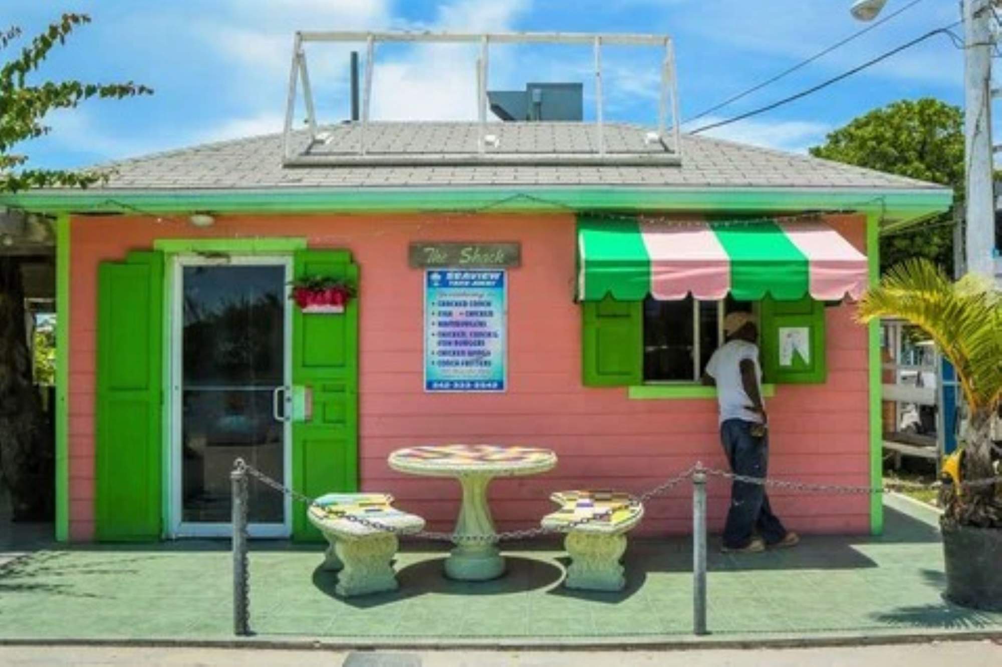 Solve Bahamas jigsaw puzzle online with 330 pieces