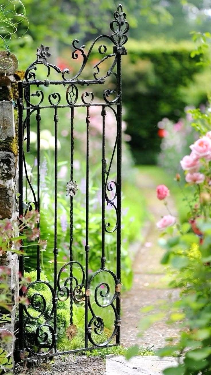 Jigsaw Puzzle | 120 pieces | Garden path, garden gate | Jigidi