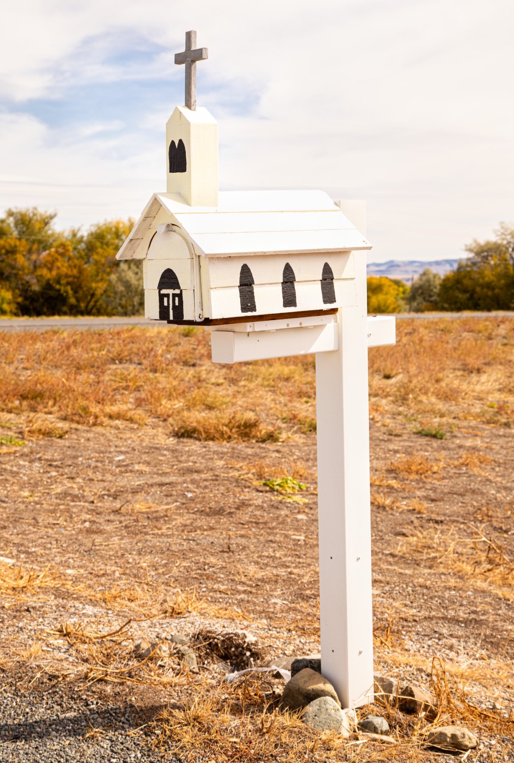 Solve A CHRISTIAN MAILBOX jigsaw puzzle online with 77 pieces