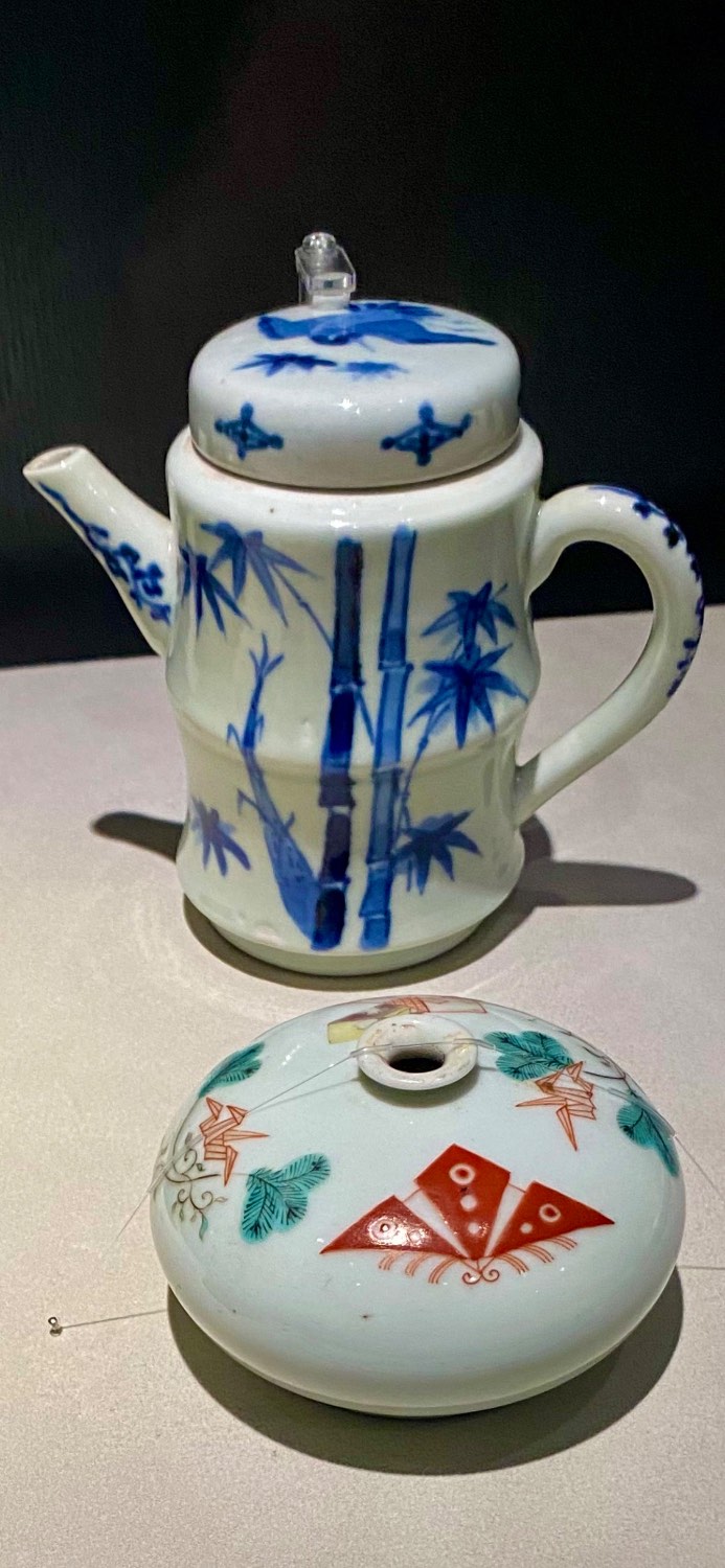 Solve Japanese Porcelain jigsaw puzzle online with 55 pieces