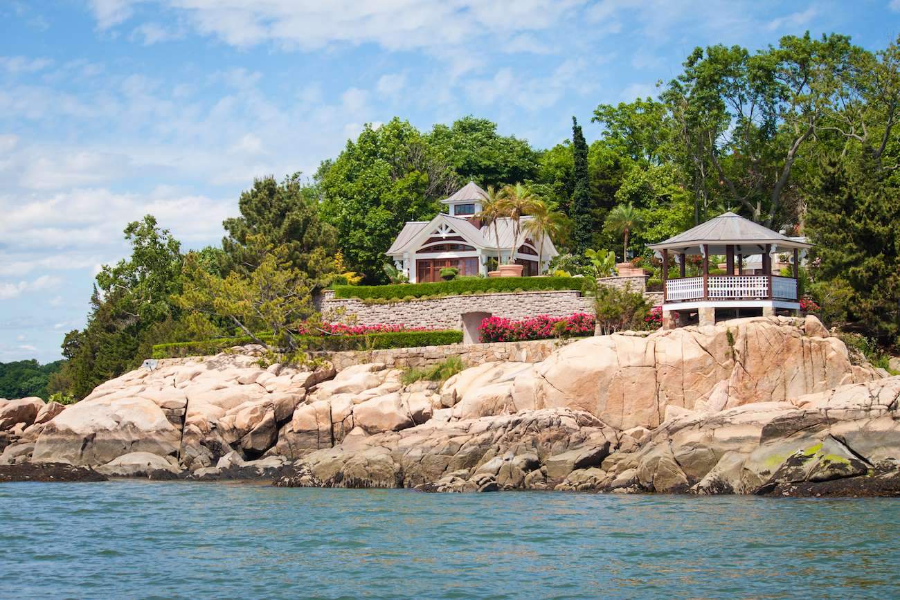 Solve Thimble Islands, CT jigsaw puzzle online with 96 pieces