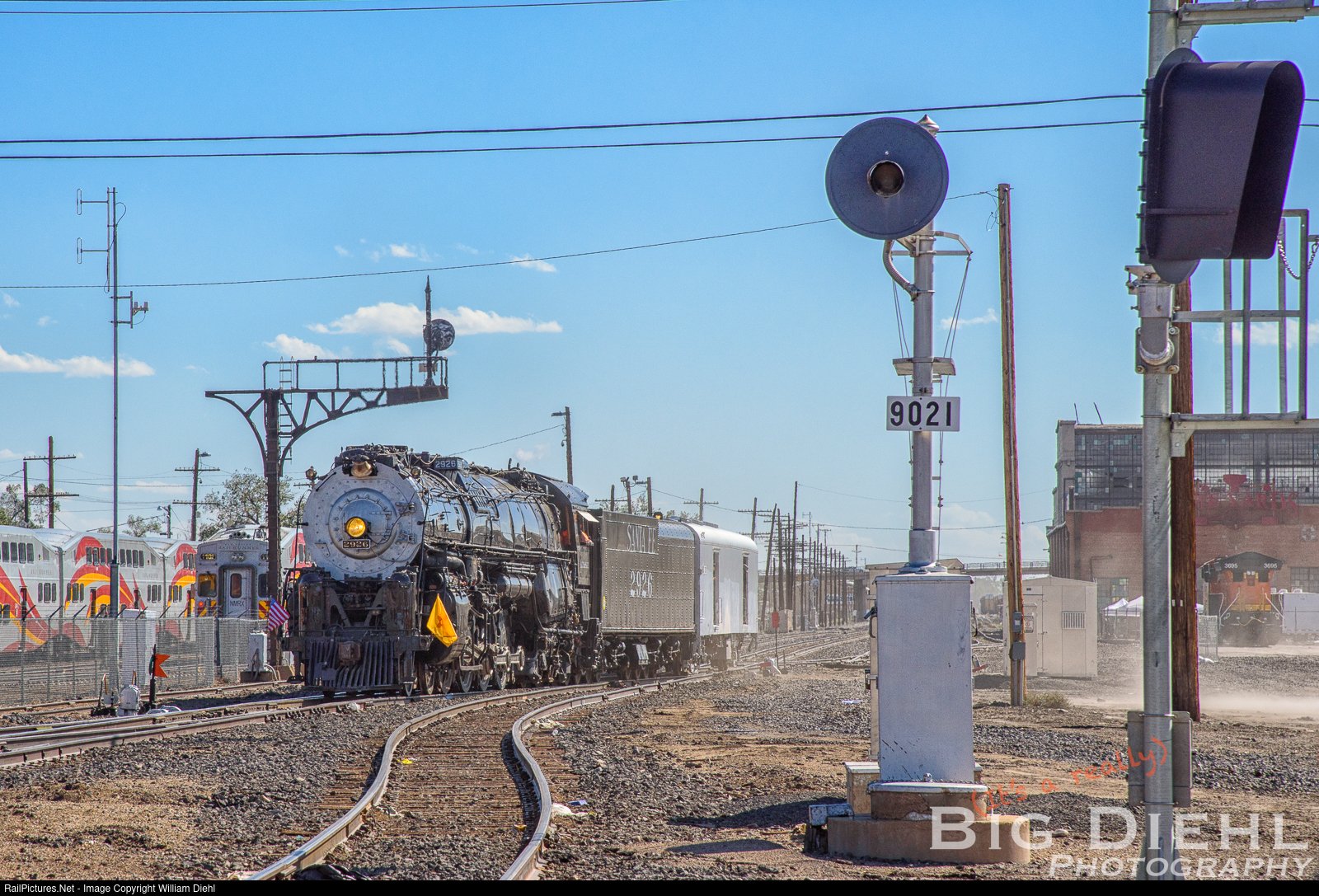 Solve Atchison, Topeka & Santa Fe (AT&SF) Northern 4-8-4 No. 3571 now has a "big sister ...