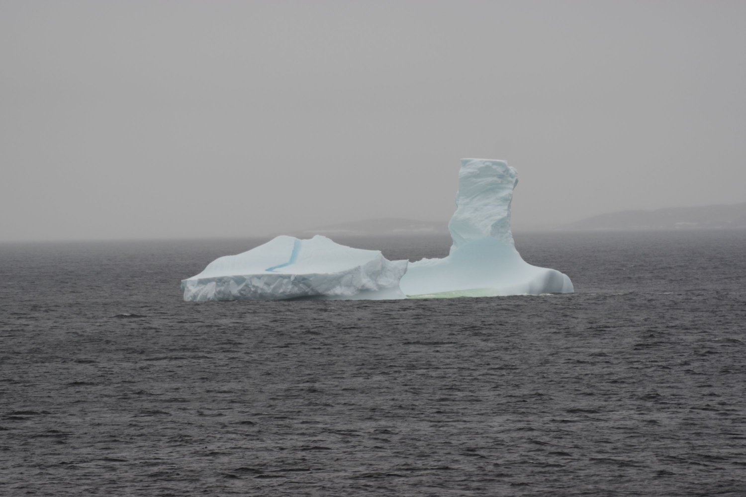 Solve Iceberg jigsaw puzzle online with 12 pieces