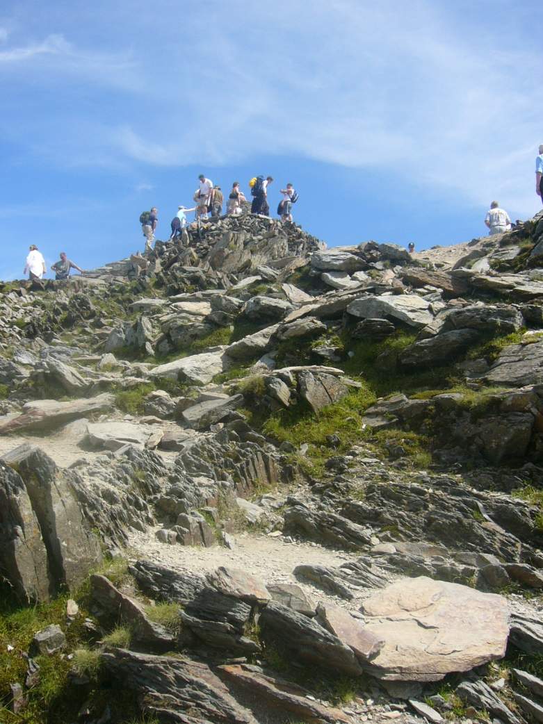 Solve The summit - Snowdon mountain 6. jigsaw puzzle online with 20 pieces