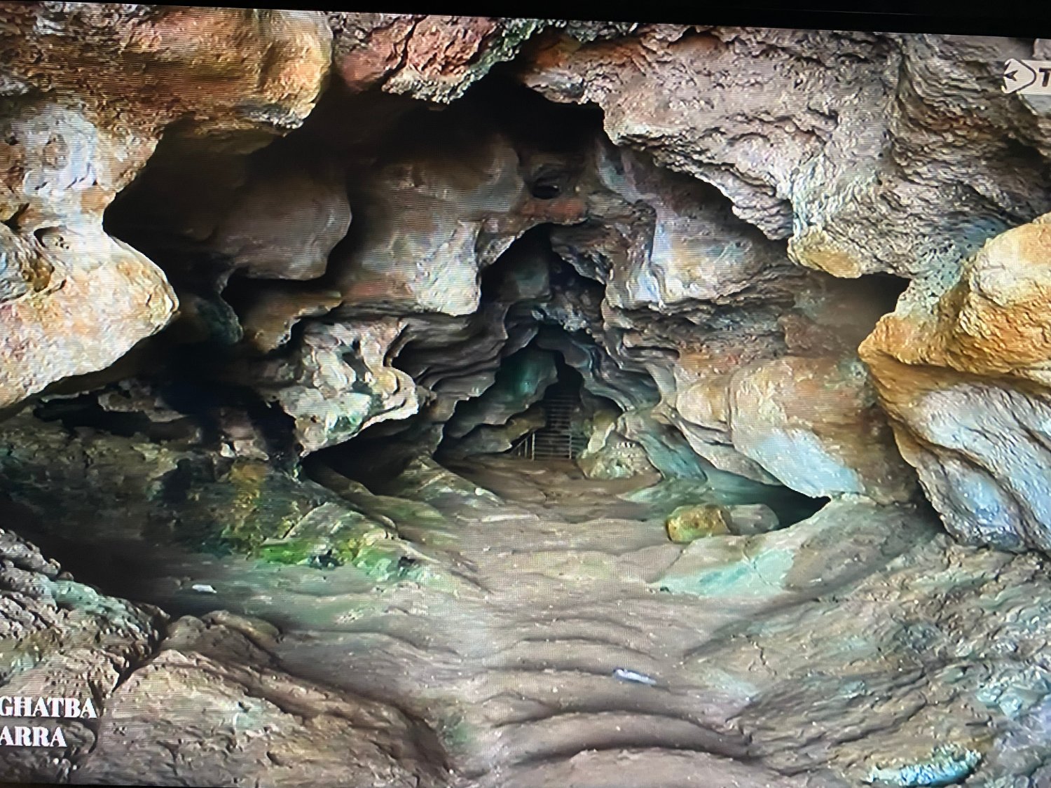 Solve Bats in Malta. 9. Ghar Hassan Cave jigsaw puzzle online with 35 ...