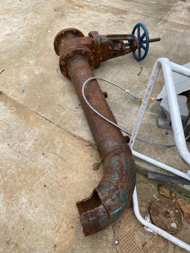 Solve Rusted pipe jigsaw puzzle online with 20 pieces