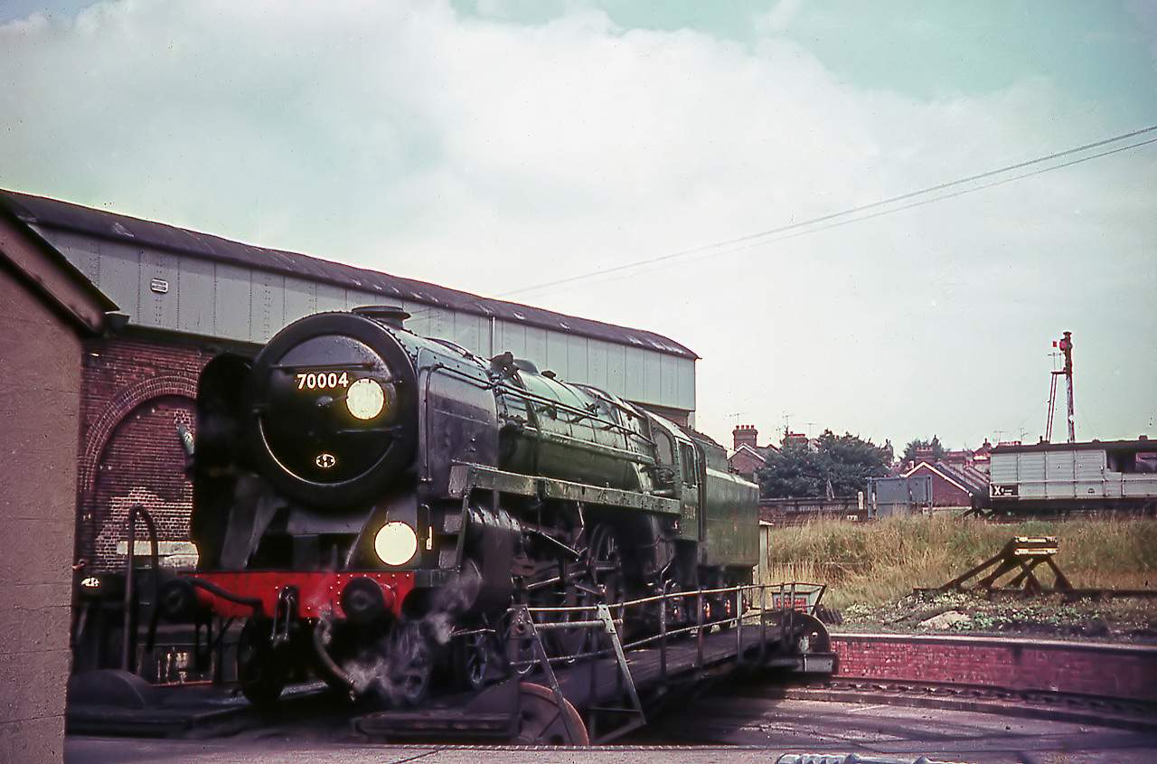 Solve BR Britannia Class 4-6-2 70004 William Shakespeare on the ...