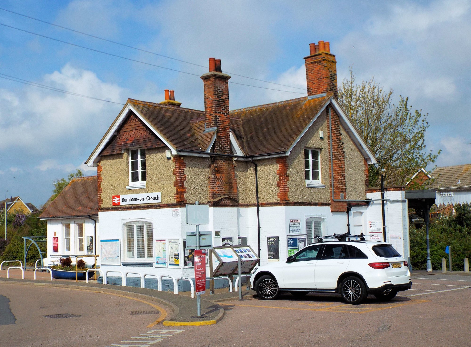 Solve Burnham-on-Crouch, Essex, England jigsaw puzzle online with 588 ...