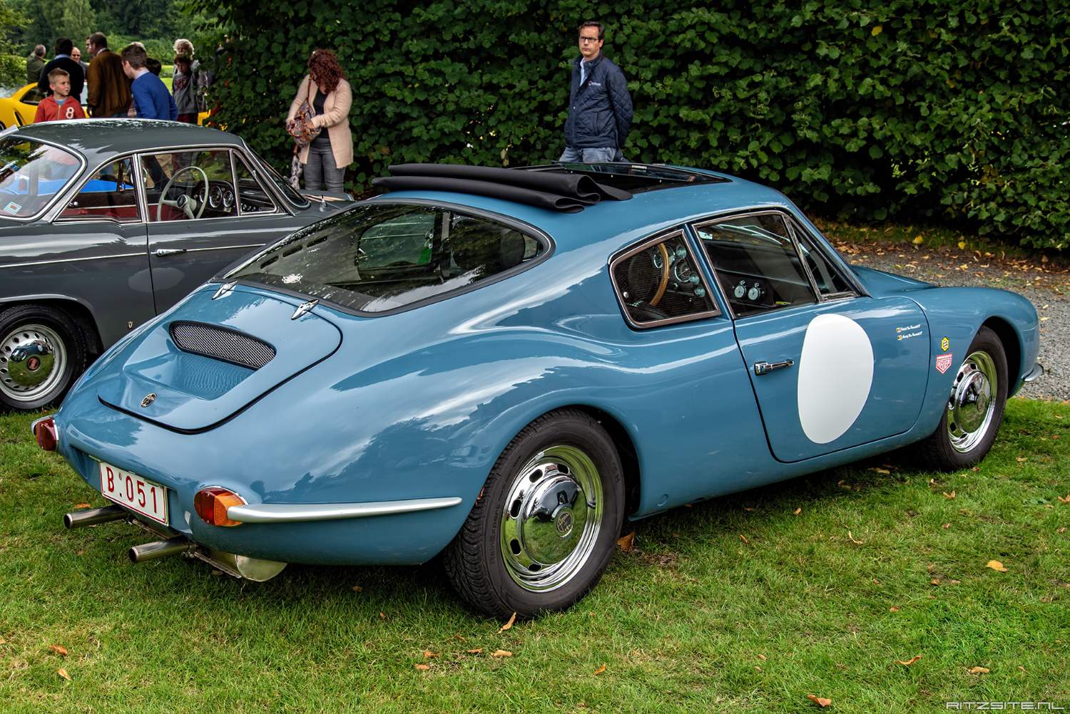 Solve Apal "Coupé" - 1961 jigsaw puzzle online with 96 pieces