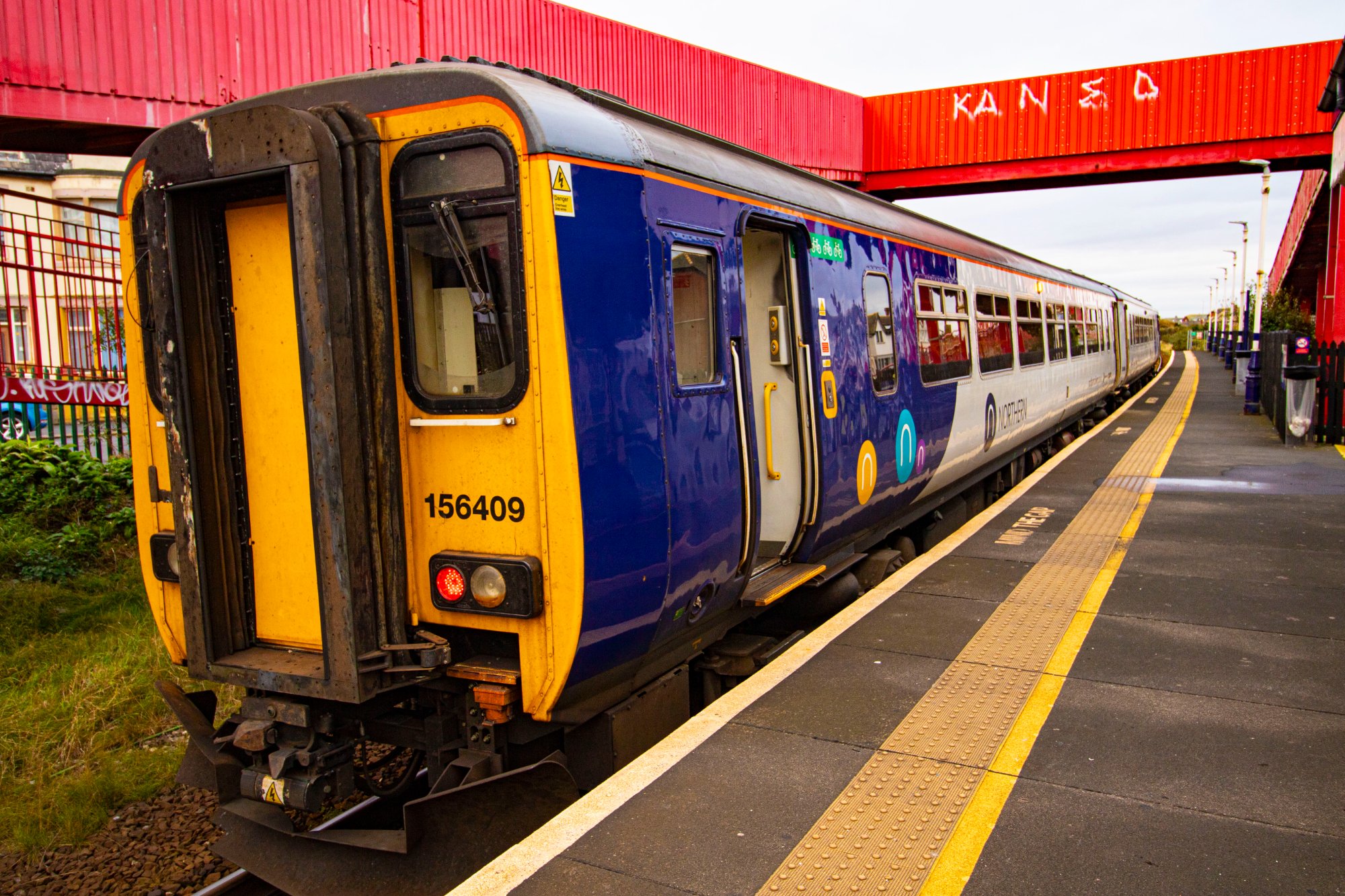 Solve Blackpool 09-10-2024 BR Class 156 4009 at Pleasure Beach station ...
