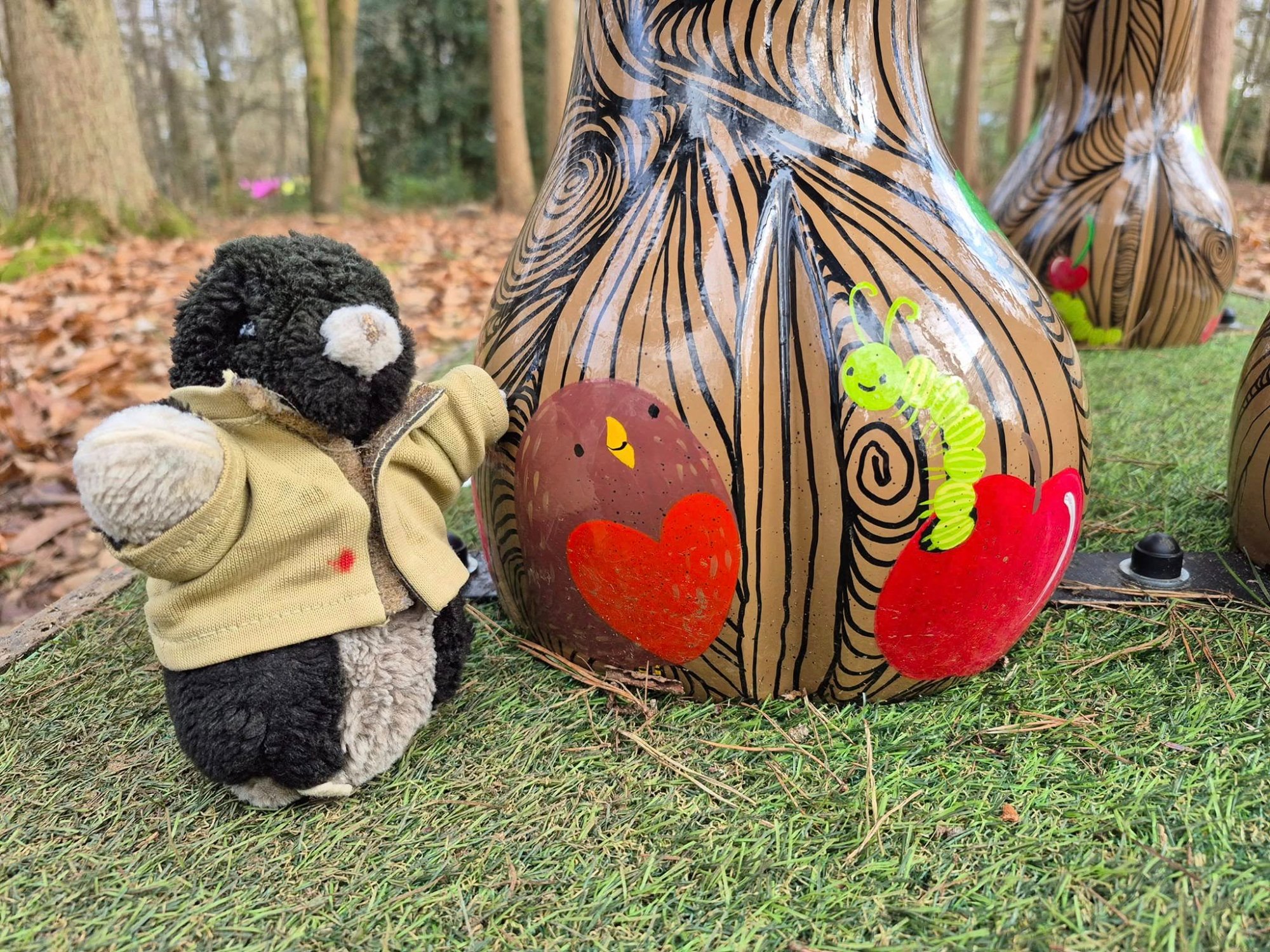 Solve Who is on Shaun's foot? jigsaw puzzle online with 88 pieces