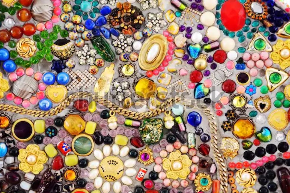 Solve MY FAVORITE JUNK DRAWER! jigsaw puzzle online with 150 pieces