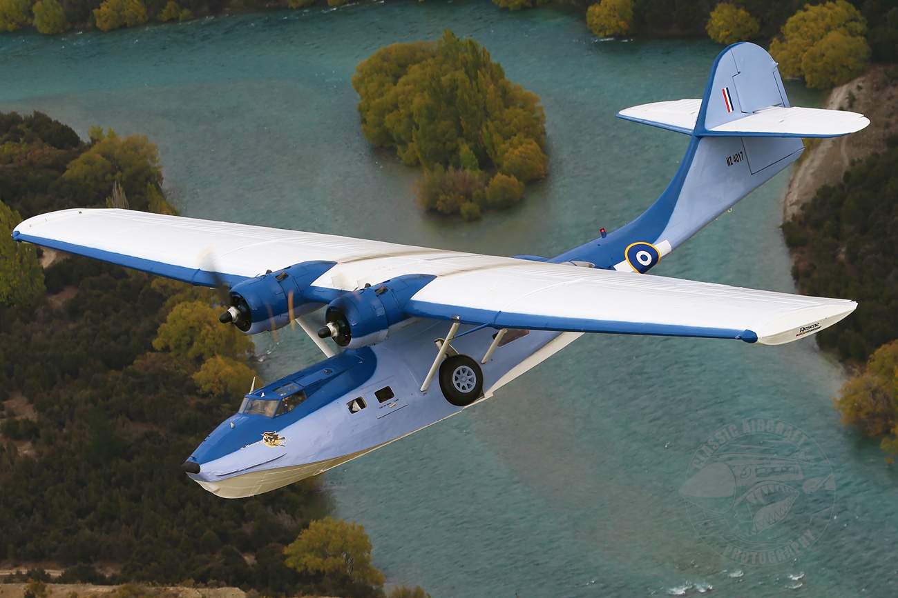 Solve Flying Boat jigsaw puzzle online with 77 pieces