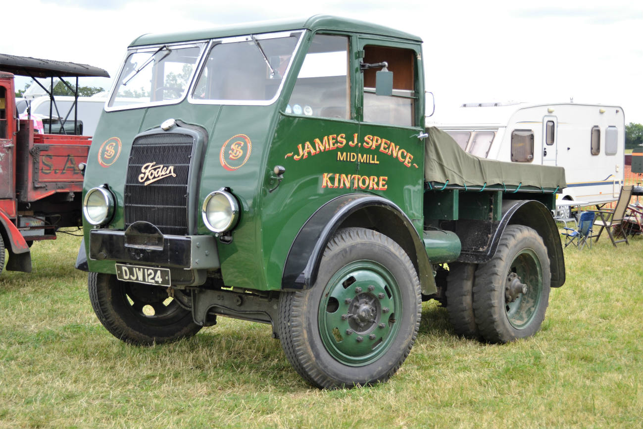 Solve 1941 Foden STG5 Winch Truck jigsaw puzzle online with 117 pieces