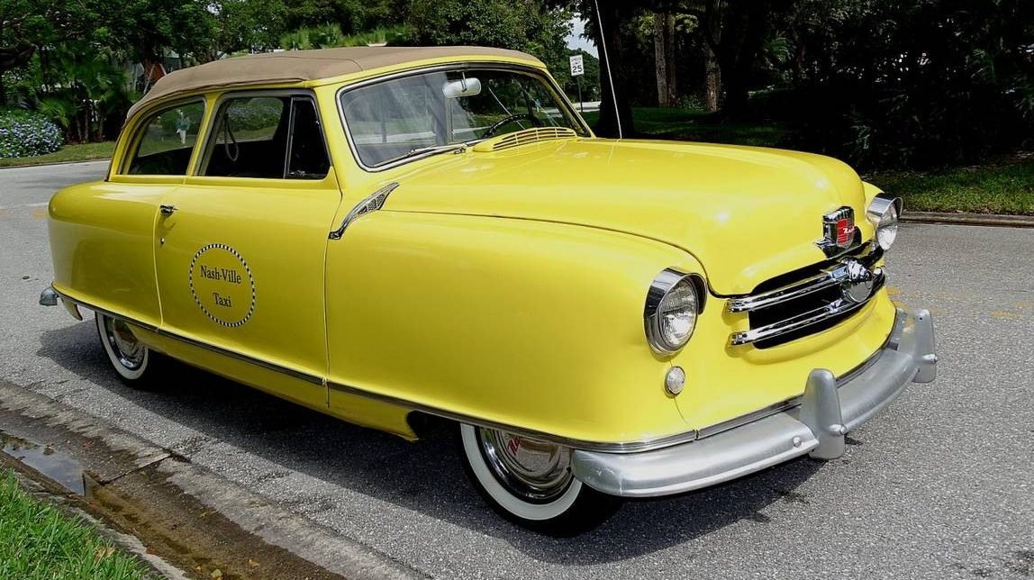 Solve 1951-Nash-convertible jigsaw puzzle online with 84 pieces