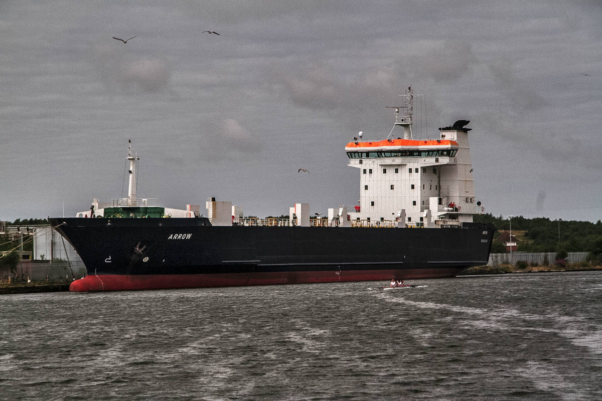 Solve brikenhead docks mv arrow 01 jigsaw puzzle online with 77 pieces