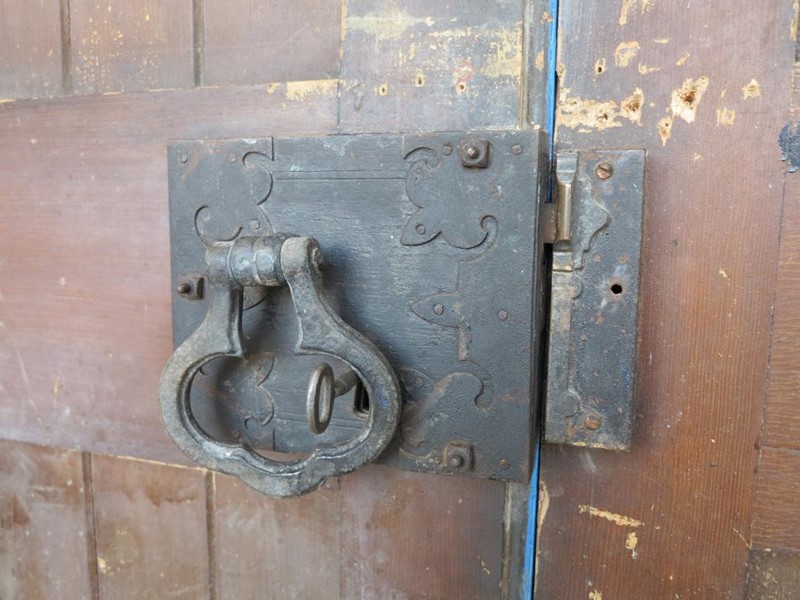 Solve Church lock and key jigsaw puzzle online with 108 pieces