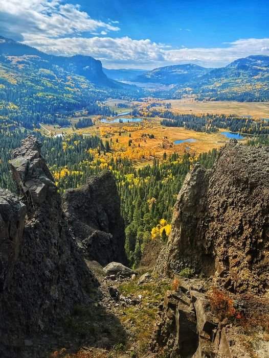 Solve Colorful Colorado jigsaw puzzle online with 35 pieces