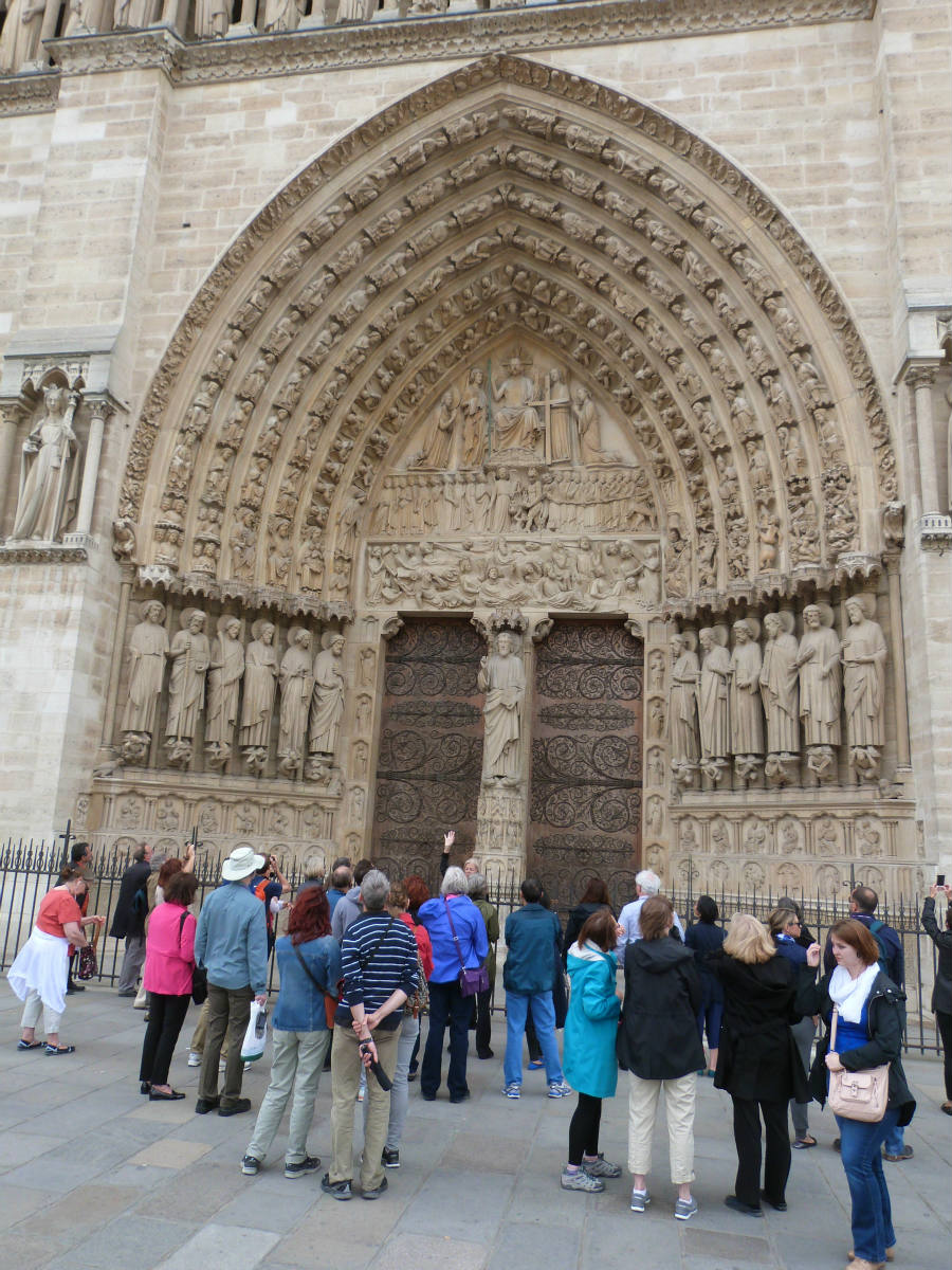 Solve Notre Dame Cathedral, Paris jigsaw puzzle online with 130 pieces