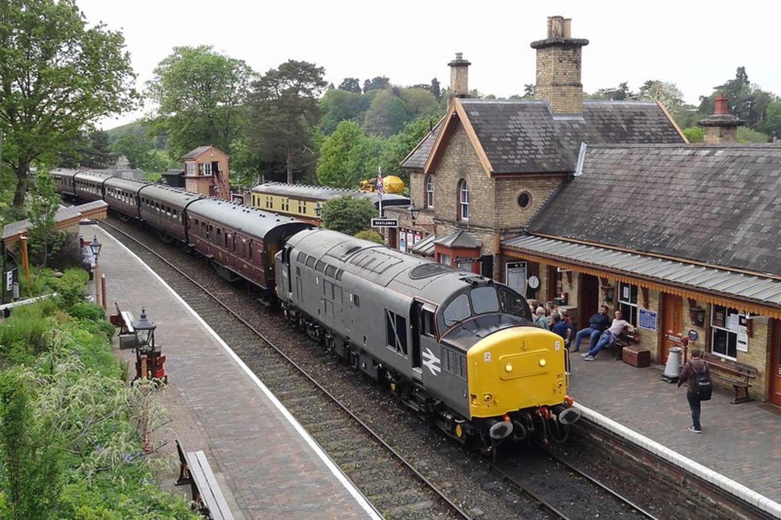 Solve BR Class 37 37263 at Arley, SVR, 2023. jigsaw puzzle online with ...