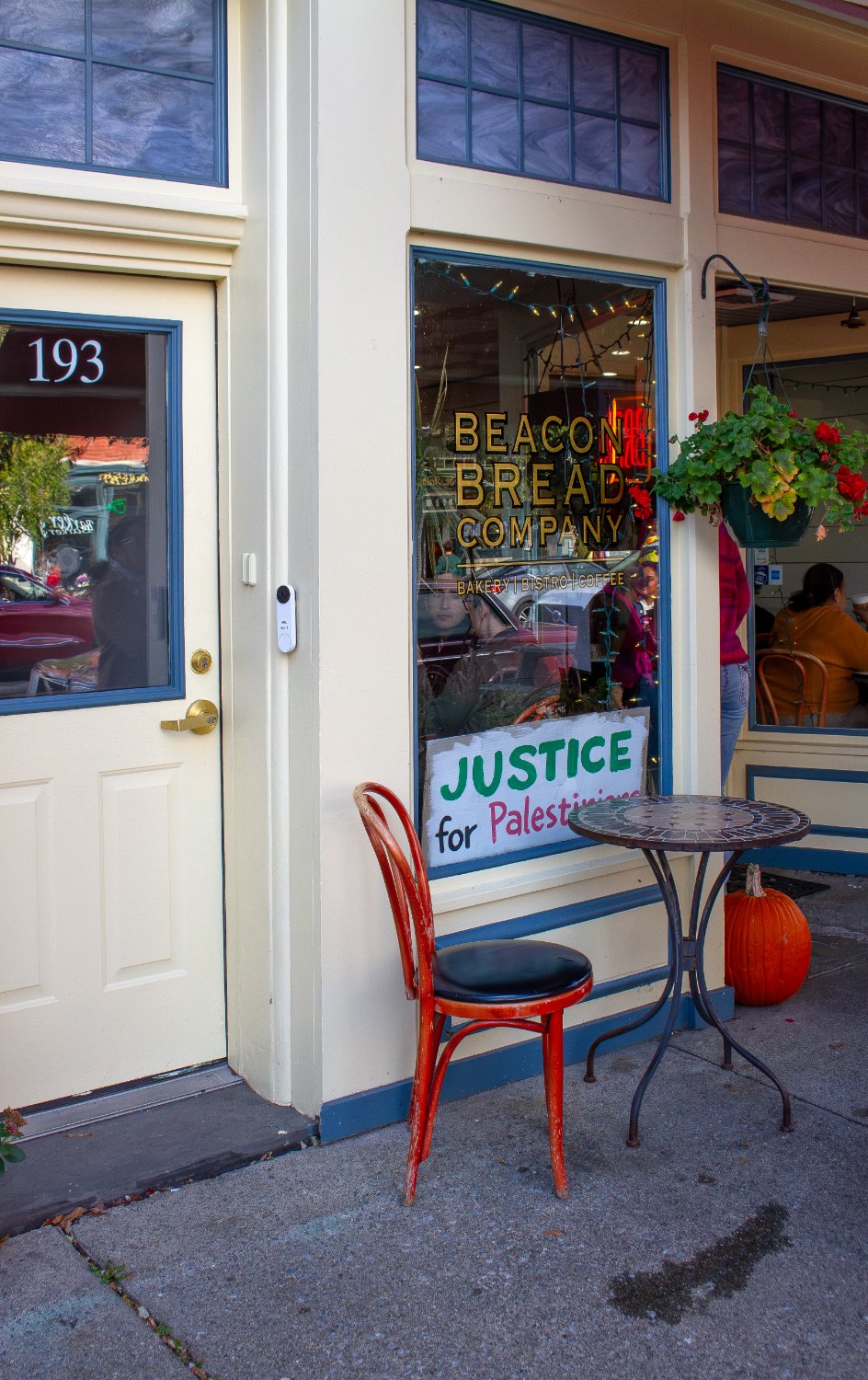 Solve Storefront in Beacon, New York jigsaw puzzle online with 104 pieces