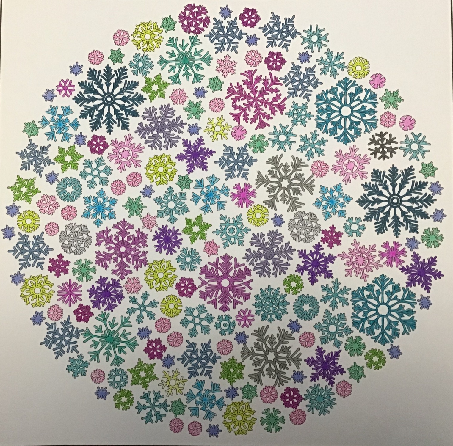 Solve Snowflakes jigsaw puzzle online with 121 pieces