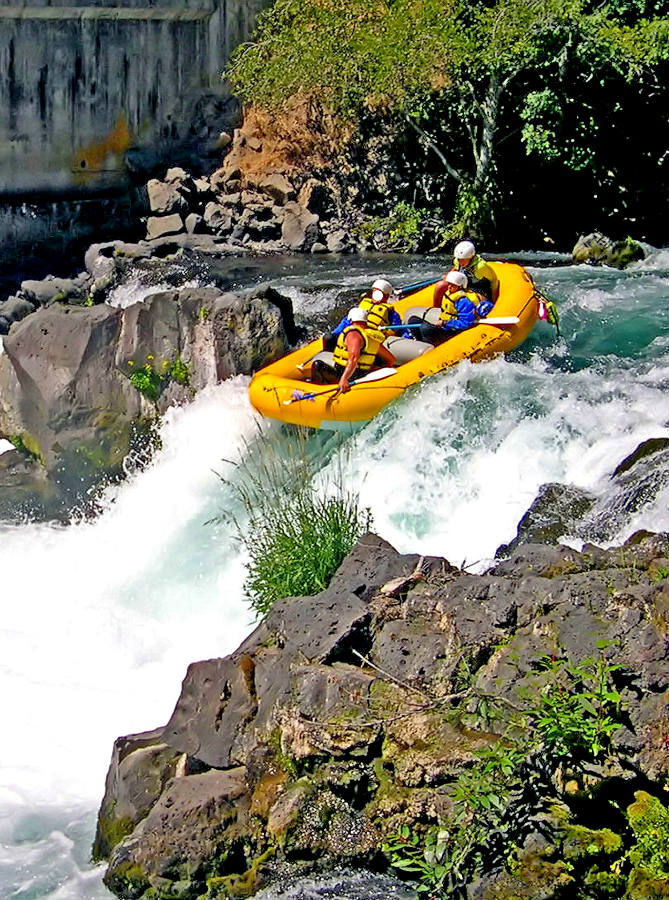 Solve White Water Rafting - Colorado jigsaw puzzle online with 35 pieces