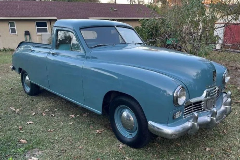 Solve 1948_kaiser_pickup jigsaw puzzle online with 70 pieces
