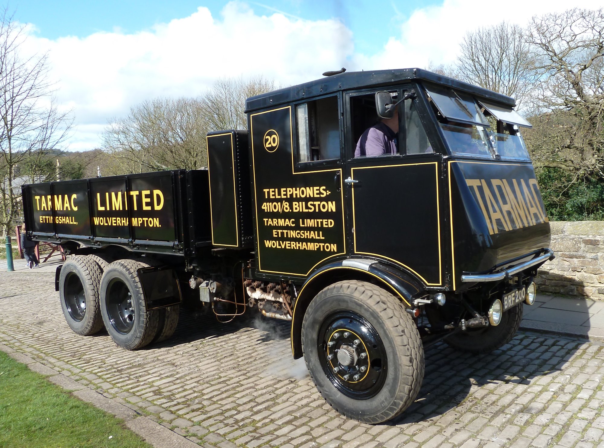 Solve 1933 Sentinel S6 Steam Wagon jigsaw puzzle online with 108 pieces