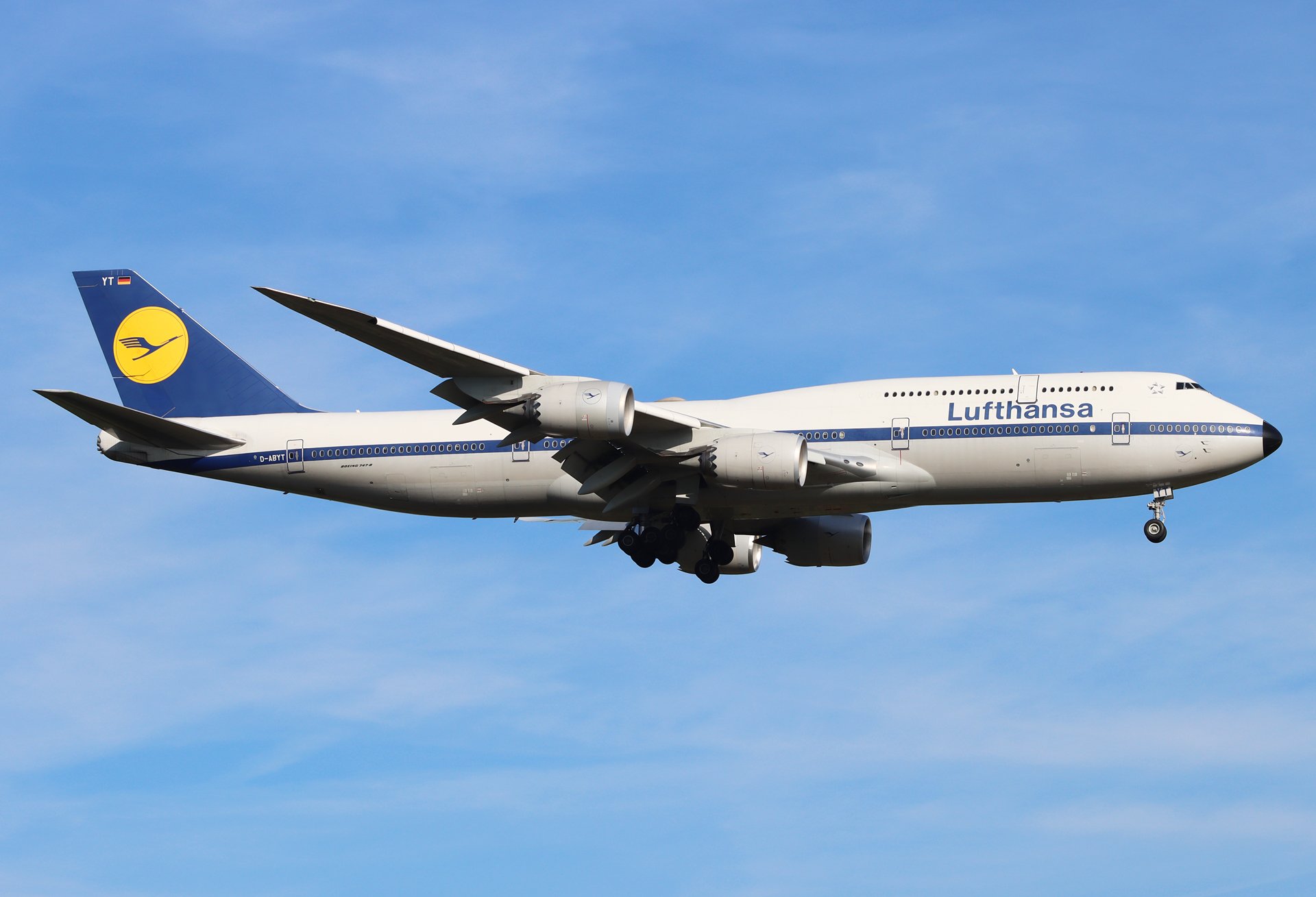 Solve B748 jigsaw puzzle online with 600 pieces