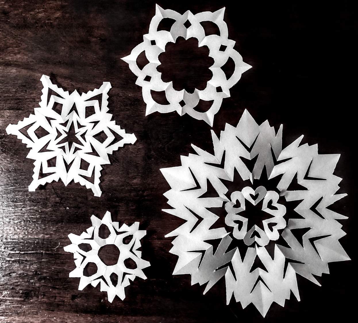 Jigsaw Puzzle | Home Made Paper Flakes | 56 pieces | Jigidi