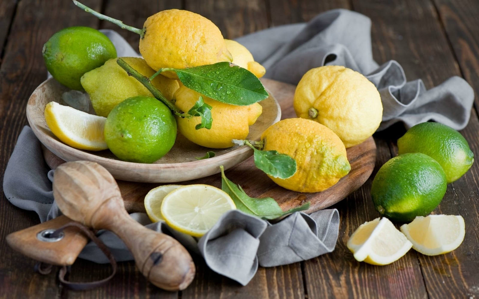 Solve lemons jigsaw puzzle online with 360 pieces
