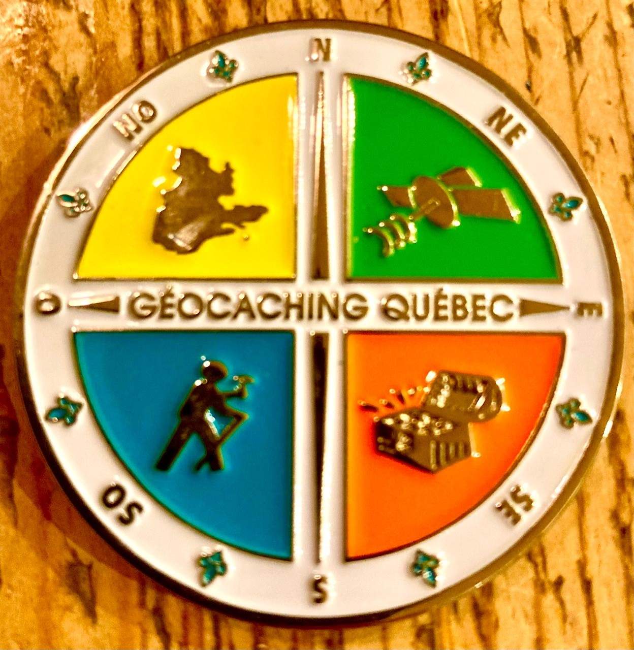 Solve Geocaching Quebec jigsaw puzzle online with 306 pieces