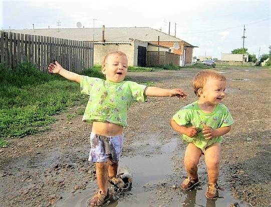 Solve FREE MUD DAY - 4 OF 4 jigsaw puzzle online with 12 pieces